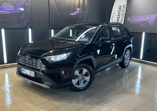 Melns Toyota RAV4 2022 Avižieniai, ar dzinēja tilpumu 2.00 L un nobraukumu 103 tūkst. km par 23500 €, foto 1 vietnē AUTOMOTO.COM.LV
