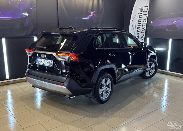 Melns Toyota RAV4 2022 Avižieniai, ar dzinēja tilpumu 2.00 L un nobraukumu 103 tūkst. km par 23500 €, foto 2 vietnē AUTOMOTO.COM.LV