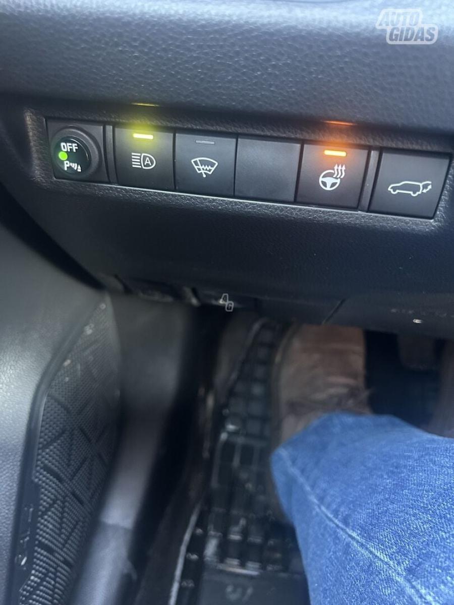 Melns Toyota RAV4 2022 Viļņa, ar dzinēja tilpumu 2.00 L un nobraukumu 72 tūkst. km par 26900 €, foto 7 vietnē AUTOMOTO.COM.LV