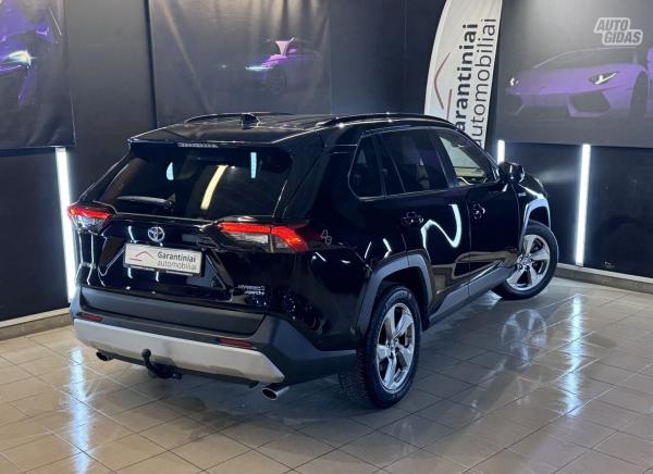 Black Toyota RAV4 2022 in Avizieniai, with an engine capacity of 2.50 L and mileage of 155 thousand km for 27500 €, photo 2 on AUTOMOTO.COM.LV