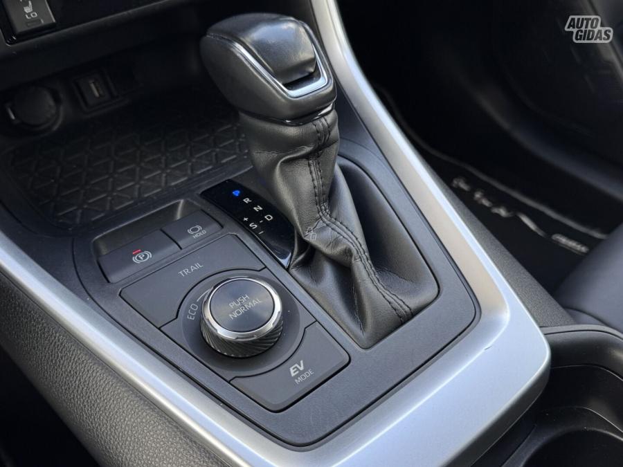 Melns Toyota RAV4 2022 Avižieniai, ar dzinēja tilpumu 2.50 L un nobraukumu 155 tūkst. km par 27500 €, foto 31 vietnē AUTOMOTO.COM.LV