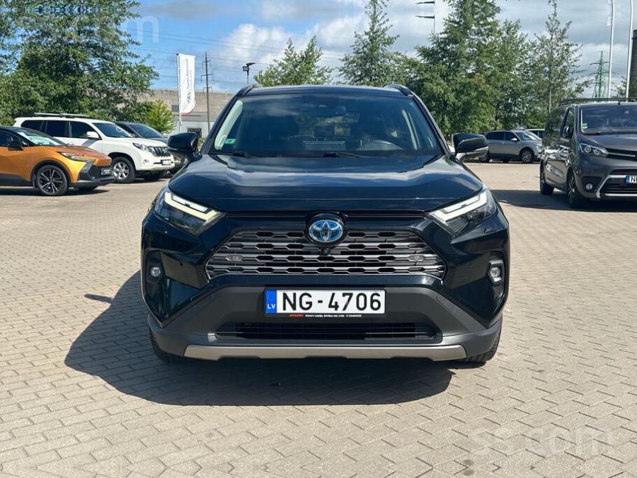 Black Toyota RAV4 2022 in Liepaja, with an engine capacity of 2.50 L and mileage of 128 thousand km for 31900 €, photo 8 on AUTOMOTO.COM.LV