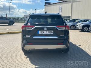 Black Toyota RAV4 2022 in Liepaja, with an engine capacity of 2.50 L and mileage of 128 thousand km for 31900 €, photo 9 on AUTOMOTO.COM.LV