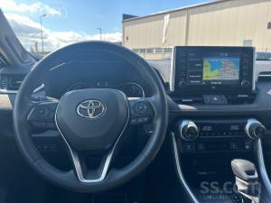 Black Toyota RAV4 2022 in Liepaja, with an engine capacity of 2.50 L and mileage of 128 thousand km for 31900 €, photo 12 on AUTOMOTO.COM.LV