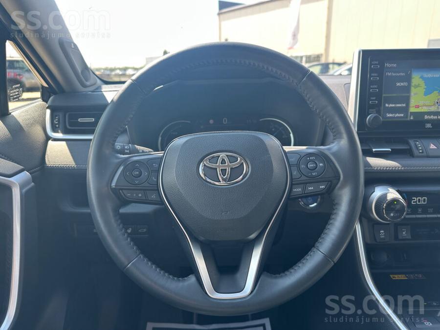 Black Toyota RAV4 2022 in Liepaja, with an engine capacity of 2.50 L and mileage of 128 thousand km for 31900 €, photo 13 on AUTOMOTO.COM.LV