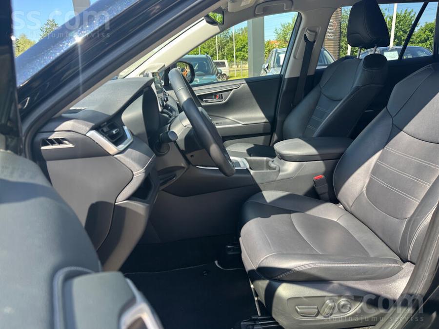 Black Toyota RAV4 2022 in Liepaja, with an engine capacity of 2.50 L and mileage of 128 thousand km for 31900 €, photo 20 on AUTOMOTO.COM.LV