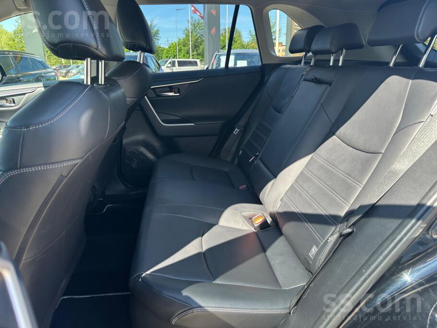 Black Toyota RAV4 2022 in Liepaja, with an engine capacity of 2.50 L and mileage of 128 thousand km for 31900 €, photo 21 on AUTOMOTO.COM.LV