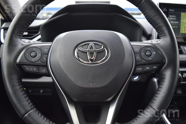 Black Toyota RAV4 2022 in Riga, with an engine capacity of 2.50 L and mileage of 81 thousand km for 30500 €, photo 9 on AUTOMOTO.COM.LV