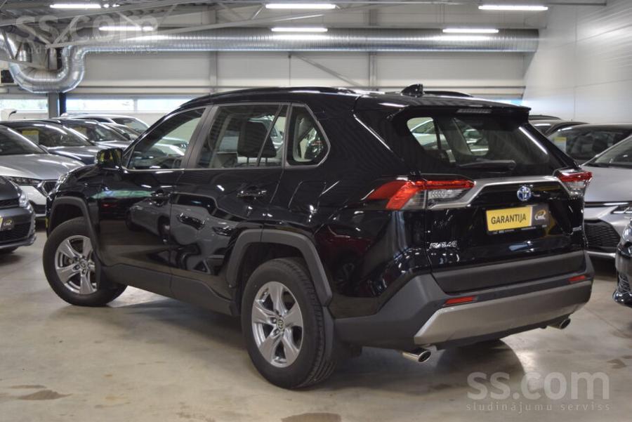 Melns Toyota RAV4 2022 Rīga, ar dzinēja tilpumu 2.50 L un nobraukumu 81 tūkst. km par 28900 €, foto 3 vietnē AUTOMOTO.COM.LV