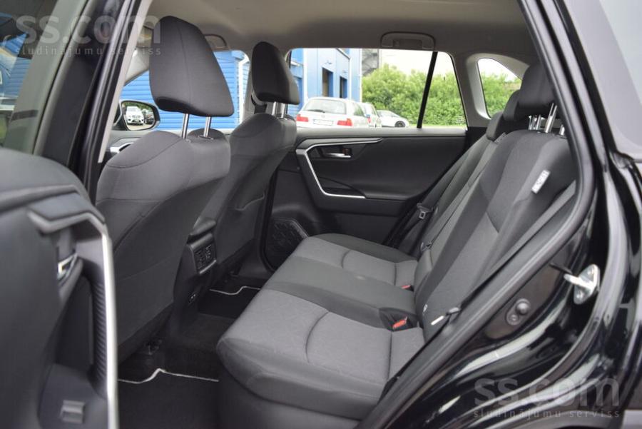 Melns Toyota RAV4 2022 Rīga, ar dzinēja tilpumu 2.50 L un nobraukumu 81 tūkst. km par 28900 €, foto 13 vietnē AUTOMOTO.COM.LV