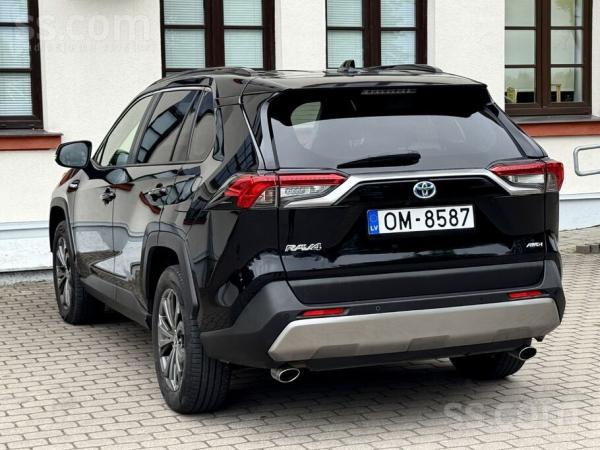 Melns Toyota RAV4 2022 Jelgava, ar dzinēja tilpumu 2.50 L un nobraukumu 137 tūkst. km par 25800 €, foto 4 vietnē AUTOMOTO.COM.LV