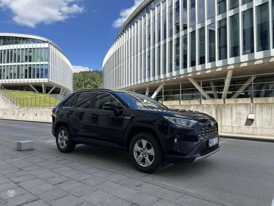 Melns Toyota RAV4 2022 Viļņa, ar dzinēja tilpumu 2.49 L un nobraukumu 75 tūkst. km par 29500 €, foto 3 vietnē AUTOMOTO.COM.LV
