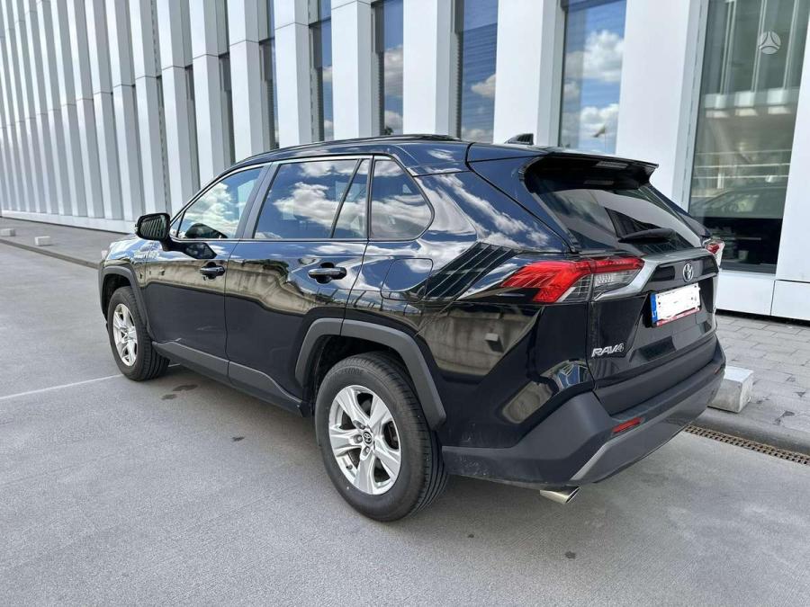 Melns Toyota RAV4 2022 Viļņa, ar dzinēja tilpumu 2.49 L un nobraukumu 75 tūkst. km par 29500 €, foto 4 vietnē AUTOMOTO.COM.LV