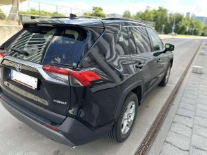 Melns Toyota RAV4 2022 Viļņa, ar dzinēja tilpumu 2.49 L un nobraukumu 75 tūkst. km par 29500 €, foto 5 vietnē AUTOMOTO.COM.LV