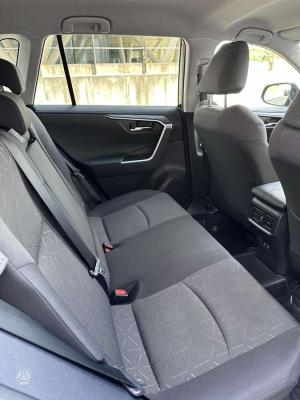 Melns Toyota RAV4 2022 Viļņa, ar dzinēja tilpumu 2.49 L un nobraukumu 75 tūkst. km par 29500 €, foto 13 vietnē AUTOMOTO.COM.LV
