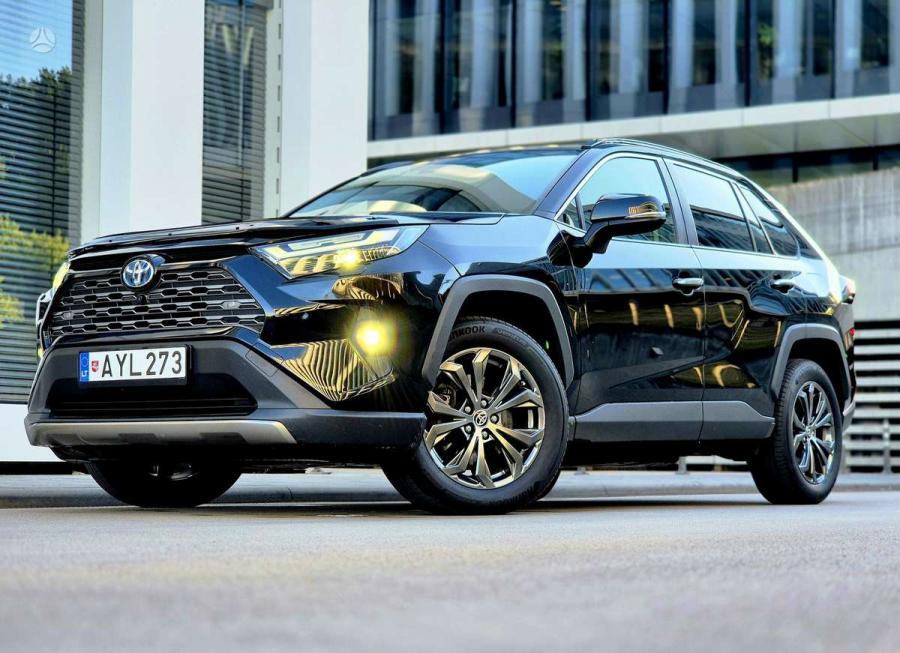 Black Toyota RAV4 2022 in Vilnius, with an engine capacity of 2.49 L and mileage of 166 thousand km for 25000 €, photo 6 on AUTOMOTO.COM.LV