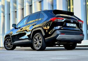 Black Toyota RAV4 2022 in Vilnius, with an engine capacity of 2.49 L and mileage of 166 thousand km for 25000 €, photo 7 on AUTOMOTO.COM.LV