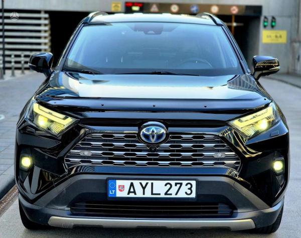 Black Toyota RAV4 2022 in Vilnius, with an engine capacity of 2.49 L and mileage of 166 thousand km for 25000 €, photo 7 on AUTOMOTO.COM.LV