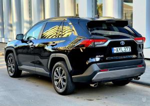 Black Toyota RAV4 2022 in Vilnius, with an engine capacity of 2.49 L and mileage of 166 thousand km for 25000 €, photo 11 on AUTOMOTO.COM.LV