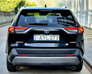 Black Toyota RAV4 2022 in Vilnius, with an engine capacity of 2.49 L and mileage of 166 thousand km for 25000 €, photo 12 on AUTOMOTO.COM.LV
