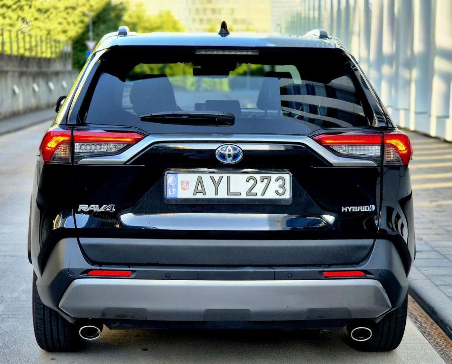 Black Toyota RAV4 2022 in Vilnius, with an engine capacity of 2.49 L and mileage of 166 thousand km for 25000 €, photo 12 on AUTOMOTO.COM.LV