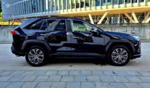 Black Toyota RAV4 2022 in Vilnius, with an engine capacity of 2.49 L and mileage of 166 thousand km for 25000 €, photo 14 on AUTOMOTO.COM.LV