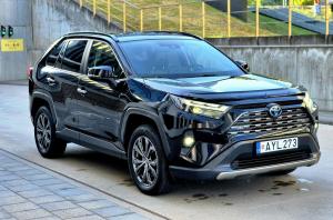 Black Toyota RAV4 2022 in Vilnius, with an engine capacity of 2.49 L and mileage of 166 thousand km for 25000 €, photo 15 on AUTOMOTO.COM.LV
