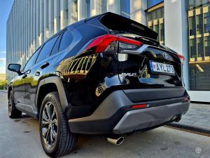 Black Toyota RAV4 2022 in Vilnius, with an engine capacity of 2.49 L and mileage of 166 thousand km for 25000 €, photo 18 on AUTOMOTO.COM.LV