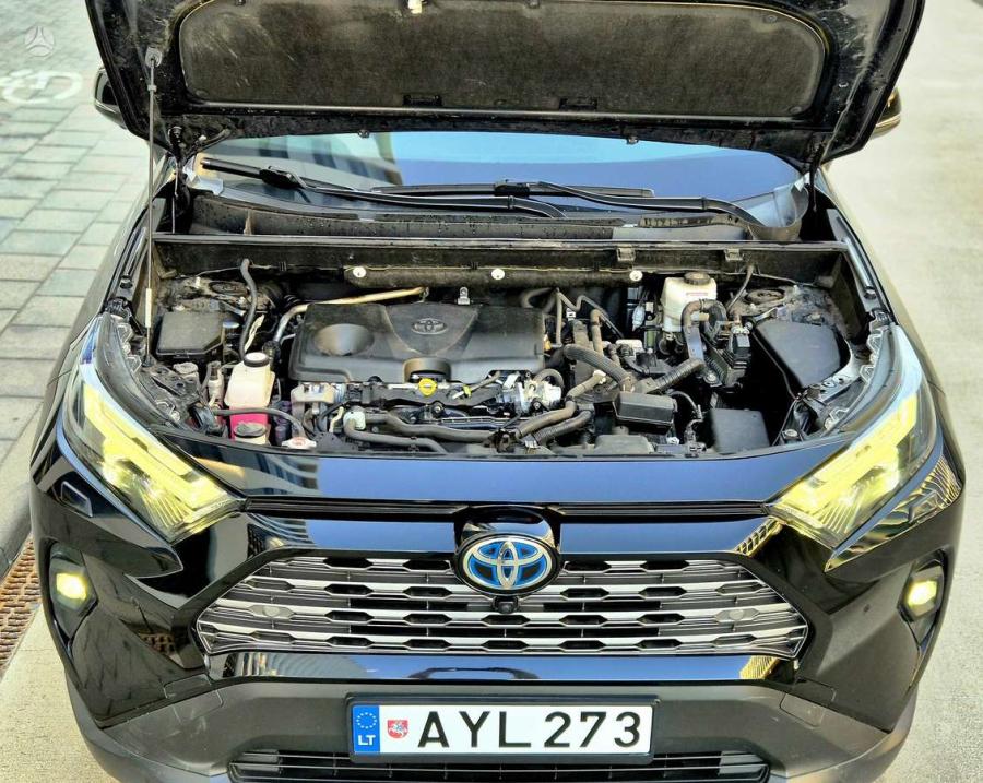 Black Toyota RAV4 2022 in Vilnius, with an engine capacity of 2.49 L and mileage of 166 thousand km for 25000 €, photo 22 on AUTOMOTO.COM.LV