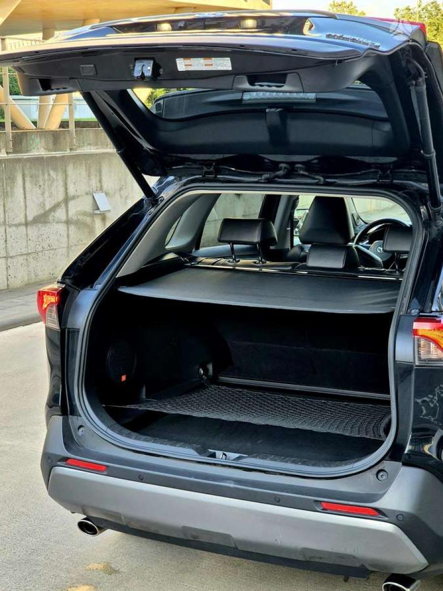 Black Toyota RAV4 2022 in Vilnius, with an engine capacity of 2.49 L and mileage of 166 thousand km for 25000 €, photo 24 on AUTOMOTO.COM.LV