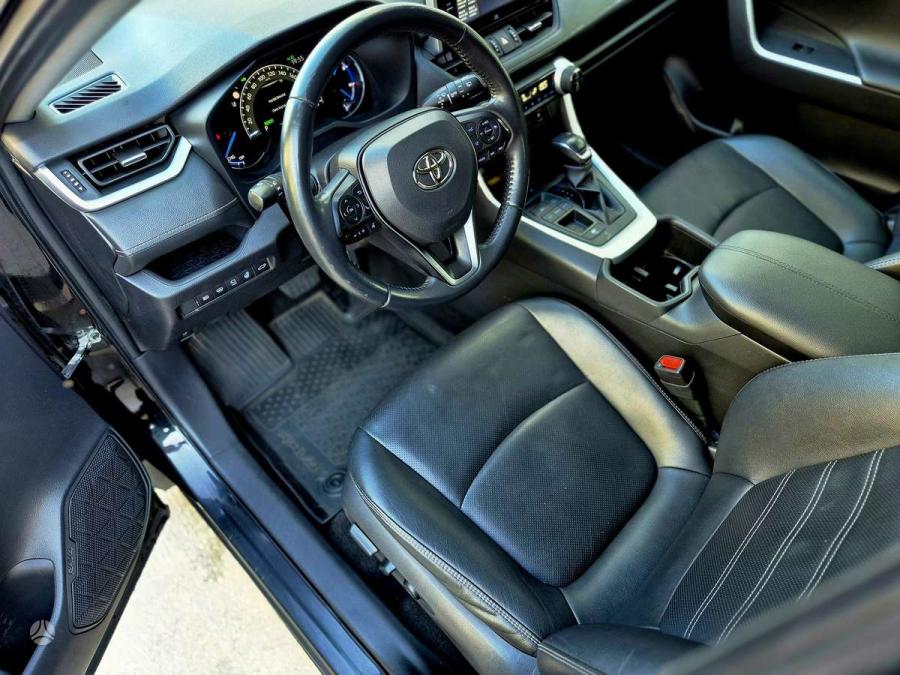 Black Toyota RAV4 2022 in Vilnius, with an engine capacity of 2.49 L and mileage of 166 thousand km for 25000 €, photo 28 on AUTOMOTO.COM.LV