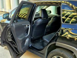 Black Toyota RAV4 2022 in Vilnius, with an engine capacity of 2.49 L and mileage of 166 thousand km for 25000 €, photo 31 on AUTOMOTO.COM.LV