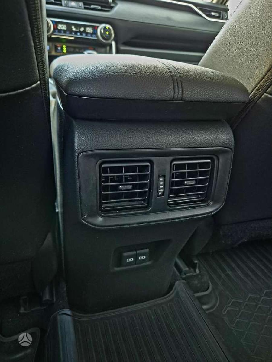 Black Toyota RAV4 2022 in Vilnius, with an engine capacity of 2.49 L and mileage of 166 thousand km for 25000 €, photo 35 on AUTOMOTO.COM.LV