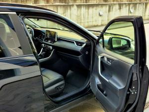 Black Toyota RAV4 2022 in Vilnius, with an engine capacity of 2.49 L and mileage of 166 thousand km for 25000 €, photo 36 on AUTOMOTO.COM.LV