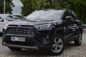 Black Toyota RAV4 2022 in Tukums, with an engine capacity of 2.50 L and mileage of 42 thousand km for 31995 €, photo  on AUTOMOTO.COM.LV