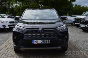 Melns Toyota RAV4 2022 Tukums, ar dzinēja tilpumu 2.50 L un nobraukumu 42 tūkst. km par 31995 €, foto 3 vietnē AUTOMOTO.COM.LV