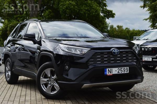 Black Toyota RAV4 2022 in Tukums, with an engine capacity of 2.50 L and mileage of 42 thousand km for 31995 €, photo 3 on AUTOMOTO.COM.LV