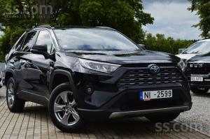 Melns Toyota RAV4 2022 Tukums, ar dzinēja tilpumu 2.50 L un nobraukumu 42 tūkst. km par 31995 €, foto 4 vietnē AUTOMOTO.COM.LV