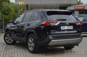 Melns Toyota RAV4 2022 Tukums, ar dzinēja tilpumu 2.50 L un nobraukumu 42 tūkst. km par 31995 €, foto 5 vietnē AUTOMOTO.COM.LV