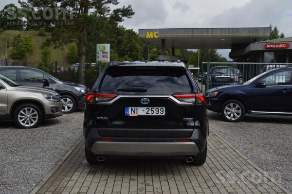 Black Toyota RAV4 2022 in Tukums, with an engine capacity of 2.50 L and mileage of 42 thousand km for 31995 €, photo 5 on AUTOMOTO.COM.LV