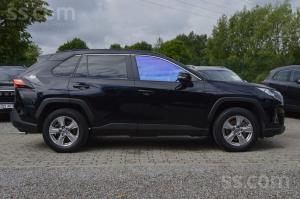 Melns Toyota RAV4 2022 Tukums, ar dzinēja tilpumu 2.50 L un nobraukumu 42 tūkst. km par 31995 €, foto 8 vietnē AUTOMOTO.COM.LV