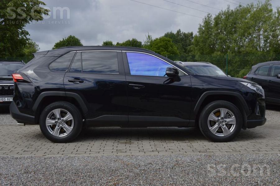 Melns Toyota RAV4 2022 Tukums, ar dzinēja tilpumu 2.50 L un nobraukumu 42 tūkst. km par 31995 €, foto 8 vietnē AUTOMOTO.COM.LV