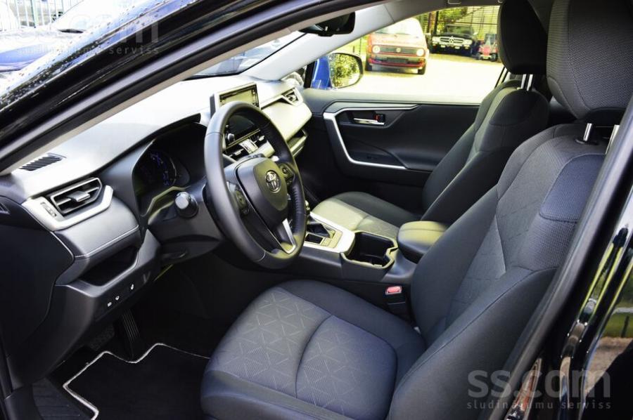 Melns Toyota RAV4 2022 Tukums, ar dzinēja tilpumu 2.50 L un nobraukumu 42 tūkst. km par 31995 €, foto 9 vietnē AUTOMOTO.COM.LV