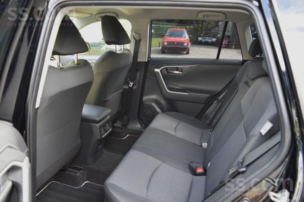 Black Toyota RAV4 2022 in Tukums, with an engine capacity of 2.50 L and mileage of 42 thousand km for 31995 €, photo 9 on AUTOMOTO.COM.LV