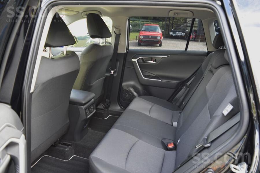 Melns Toyota RAV4 2022 Tukums, ar dzinēja tilpumu 2.50 L un nobraukumu 42 tūkst. km par 31995 €, foto 10 vietnē AUTOMOTO.COM.LV