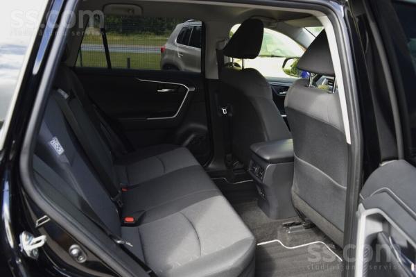 Black Toyota RAV4 2022 in Tukums, with an engine capacity of 2.50 L and mileage of 42 thousand km for 31995 €, photo 10 on AUTOMOTO.COM.LV