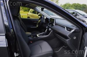 Melns Toyota RAV4 2022 Tukums, ar dzinēja tilpumu 2.50 L un nobraukumu 42 tūkst. km par 31995 €, foto 12 vietnē AUTOMOTO.COM.LV