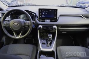 Melns Toyota RAV4 2022 Tukums, ar dzinēja tilpumu 2.50 L un nobraukumu 42 tūkst. km par 31995 €, foto 13 vietnē AUTOMOTO.COM.LV