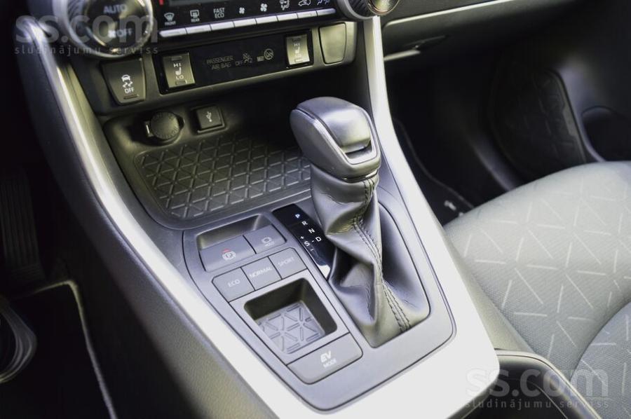 Melns Toyota RAV4 2022 Tukums, ar dzinēja tilpumu 2.50 L un nobraukumu 42 tūkst. km par 31995 €, foto 14 vietnē AUTOMOTO.COM.LV