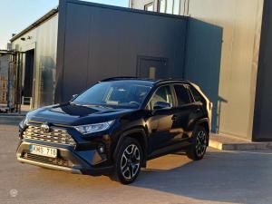Melns Toyota RAV4 2022 Viļņa, ar dzinēja tilpumu 2.00 L un nobraukumu 78 tūkst. km par 27900 €, foto  vietnē AUTOMOTO.COM.LV